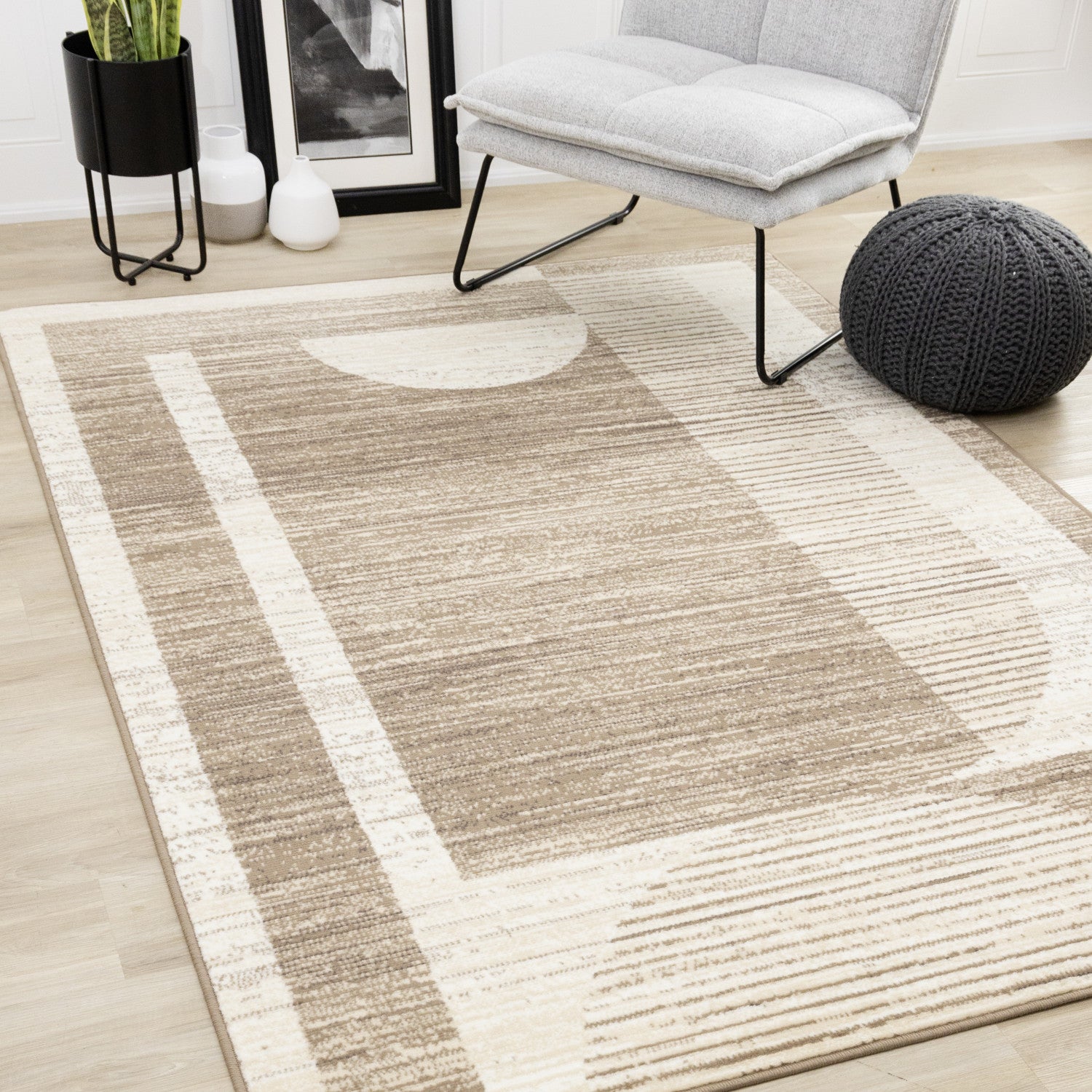 Carpette Forte brune, beige et crème à motif géométrique abstrait ...